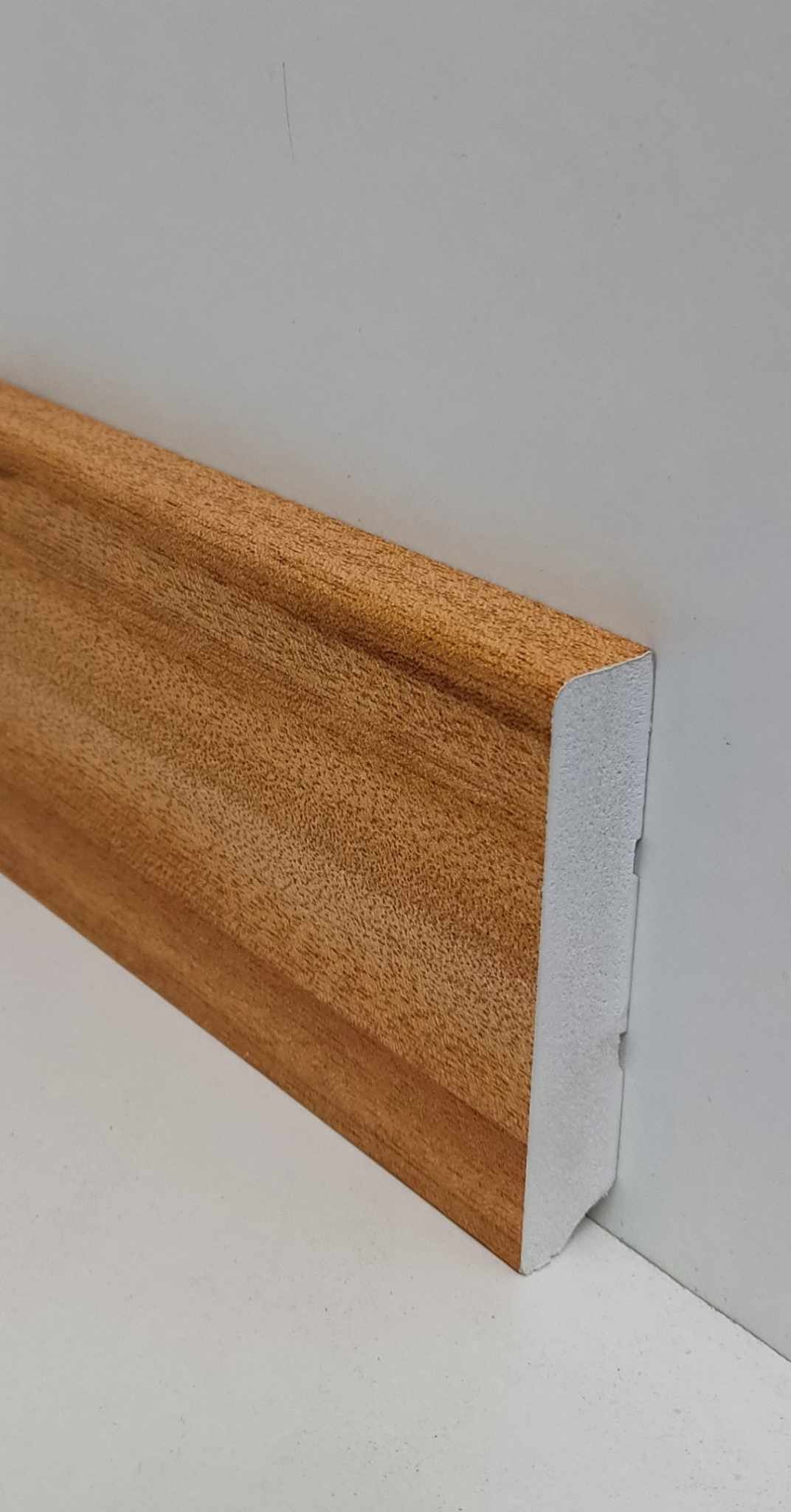 Rodapé PVC 2200x70x14mm Tola Carlos Alberto Tavares Sebastião e Filhos ...